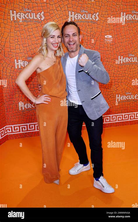 Susan Sideropoulos Mit Ehemann Jakob Shtizberg Bei Der Premiere Des