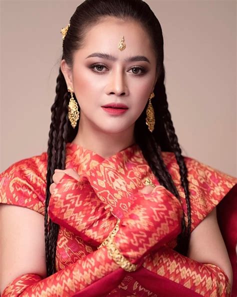 កប់ពេកហេីយ មួយឈុតនេះ ឱក សុគន្ធកញ្ញា ស្រស់ស្អាត អង្គអាចខ្លាំង Khmerload Cambodia Latest News