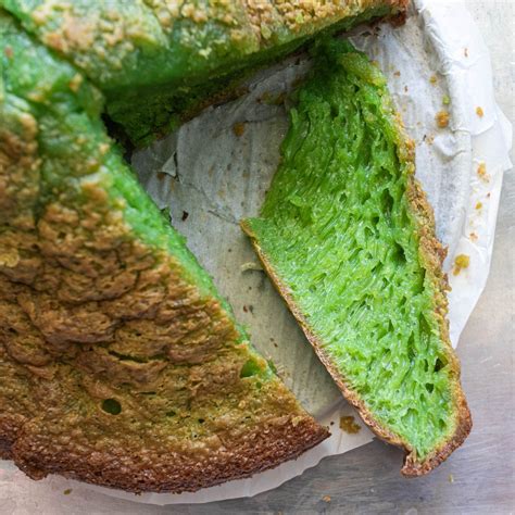 Vietnamese Baked Honeycomb Pandan Cake Bánh Bò Nướng Trứng Rễ Tre Lá