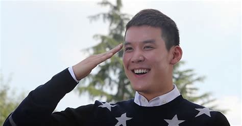 경례하는 마린보이