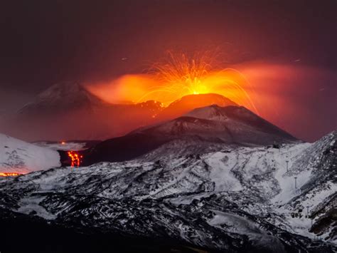 Mount Etna Eruption Sicilian Volcano Erupts At Night