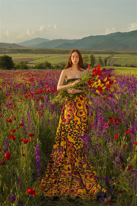 ესკიზი ახალი თაობის ბუტიკ კონცეპტუალური ქართული სასტუმროების ბრენდი At