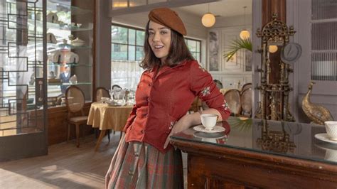 Garota Do Momento Flora Se Mostra Mulher Ardilosa E Engana Idosa