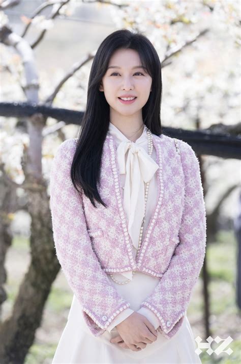 눈물의여왕 김지원의 샤넬백 트위드 자켓으로 완성한 청순한 패션 옷 정보 네이버 블로그