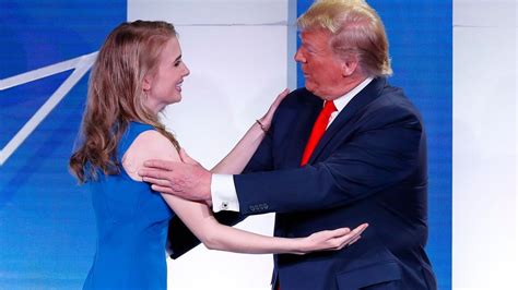 Donald Trump Nutzt „menschlichen Drucker“ Wer Ist Miss Harp