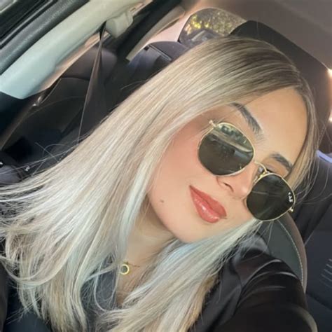 Dafne Dah On Threads