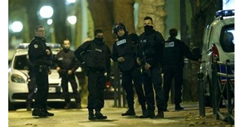 300 души арестувани след атентатите в Париж