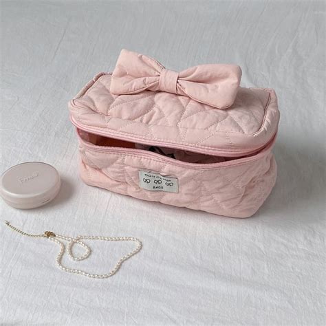 에브리테일 리본 누빔 여행용 메이크업 대용량 화장품 파우치 위시버킷