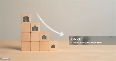 다운사이징 리엔지니어링 비즈니스 전략 개념 축소 비용 절감 직원 감소 프로세스 간소화 효율성 및 수익성 극대화 축소 아이콘이