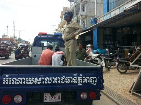 ធ្វេសប្រហែស មែន នគរបាល ខណ្ឌ ច្បារ អំពៅ ធ្វើ ឱ្យ ជនសង្ស័យ ម្នាក់ លោត