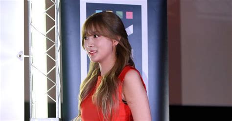 사진 오하영 시선 사로잡는 레드