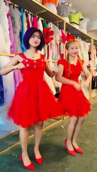 ဂါဝန်အလန်းလေးတွေ ဝတ်ပြီး ကပြနေတဲ့ ချစ်စရာကောင်မလေးနှစ်ယောက် 😍🥰 Youtube