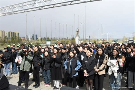 Үндэсний цэцэрлэгт хүрээлэнд хүүхдүүд цэцгийн мандал байгууллаа