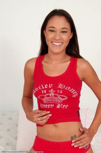 Lorraine Model Profile