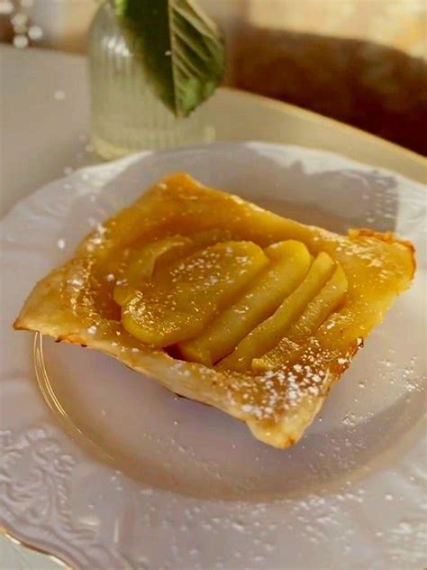 Слойки с карамельными яблоками 🍏 из готового слоеного теста Recipe Recipes Food Dishes