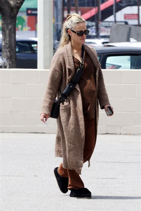 Pregnant Peta Murgatroyd Out And About In Studio City 04192024