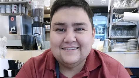 Luisito Zerda De Cuestión De Peso Se Gana La Vida Vendiendo Panchos Y Hamburguesas Ciudad Magazine