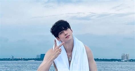 차은우 미모만큼 어마어마한 근육질 몸매 상의 탈의 사진 공개