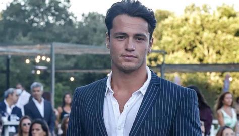 João Mota Mostra Se Completamente Nu