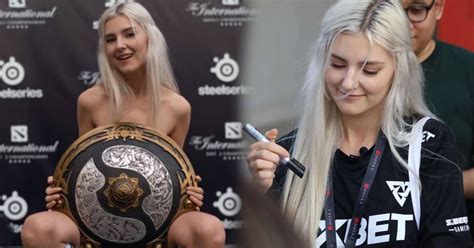 Eva Elfie Takes On A New Role As Mc Esports For Csgo