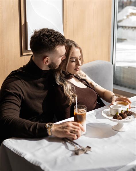 Эльвира Рощенко Беременность Семья Просто один завтрак вдвоем🤎☕️ ⠀ люблю тебя Investik 🫂