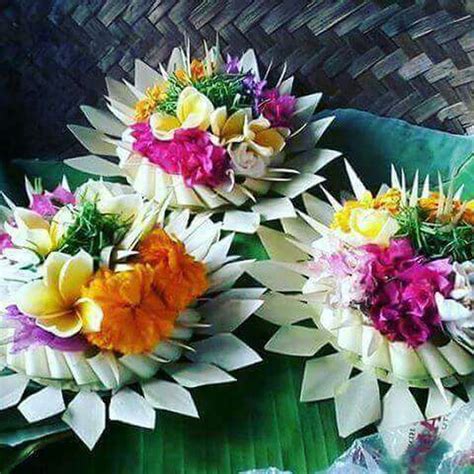 Canang Sari Bentuk Ringgitan