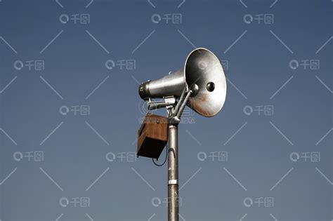 聊天ai数字艺术 聊天简约风怀旧复古银色喇叭棕色木箱商业照片 Ai人像免费下载 Png格式 4096像素 编号71643916 千图网