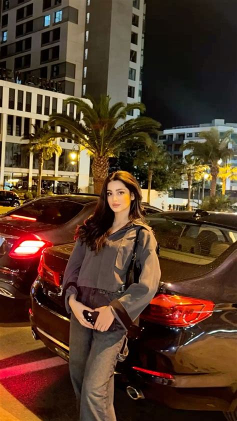 Пин от пользователя Mina на доске هنری۲ в 2025 г Фотографии девочек Стиль Винтажные вечерние