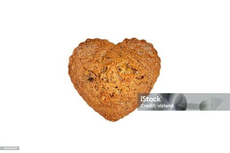 하트 모양의 컵 케이크 신선한 페이스트리 밝은 배경에 클로즈업 맛있고 건강한 베이커리와 베이커리 뷰를 맨 위에서 격리 0명에 대한 스톡 사진 및 기타 이미지 Istock