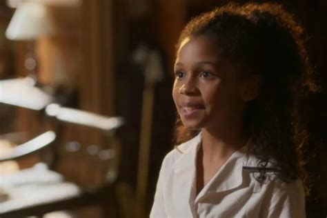 Garota do Momento Bia aparece no velório da mãe e emociona OFuxico