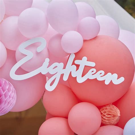 Kyltti Eighteen Partyhallifi