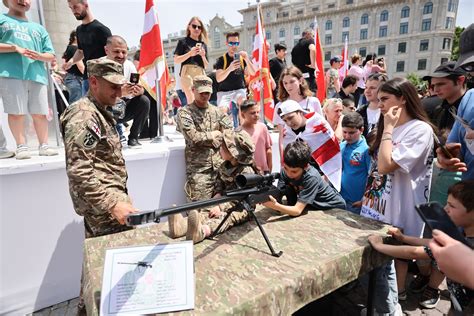 საქართველოს საქართველოს დამოუკიდებლობის დღე თავისუფლების მოედანზე რეკრუტების მიერ საზეიმო