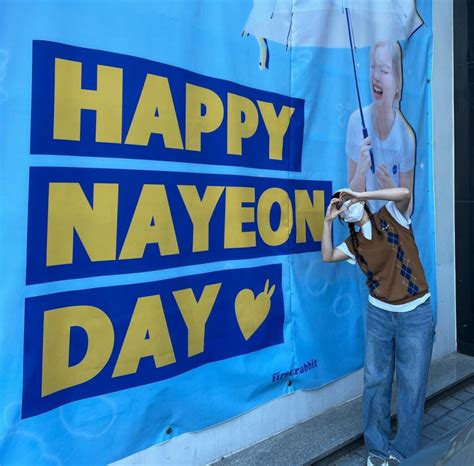 나연사복 더뮤지엄비지터 캡모자 미우미우 브이넥 니트 조끼 정보가격 네이버 블로그