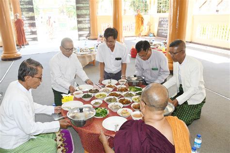 ရခိုင်ပြည်နယ် မောင်တောမြို့၌ ပညာရေးဌာနမိသားစု၏ စုပေါင်းမဟာဘုံကထိန်သင်္ကန်း ဆက်ကပ်လှူဒါန်း