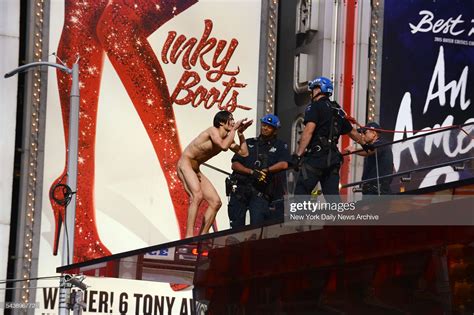 Ramdom Naked Man In Time Square Thisvid