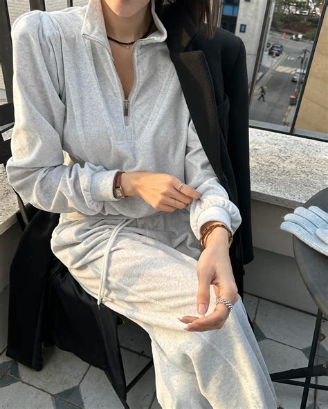 인스타 속의 다바걸인스타에서도 즐겁게 쇼핑하자go~ 피부가 예민한분들도 단독으로 편안하게 입을 수 있는 보들보들한 촉감의 소프트한 오프숄더 니트 Instagram