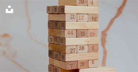 숫자가 적힌 나무 블록 더미 사진 Unsplash의 무료 갈색 이미지