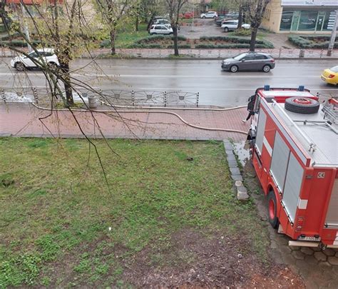 Авария в Математическата гимназия във Враца заплашва учебния процес снимки