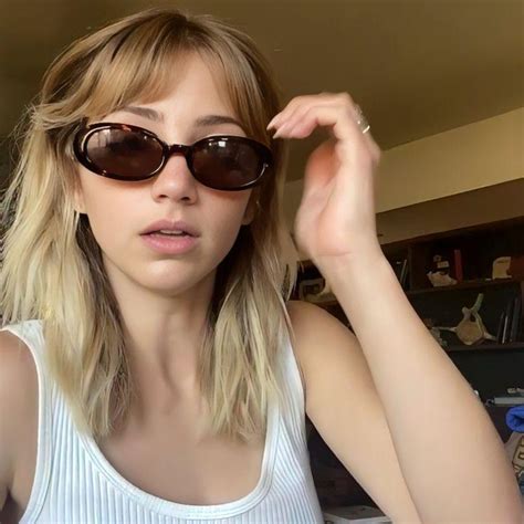 Emily Looks Gorgeous R Emily Rudd