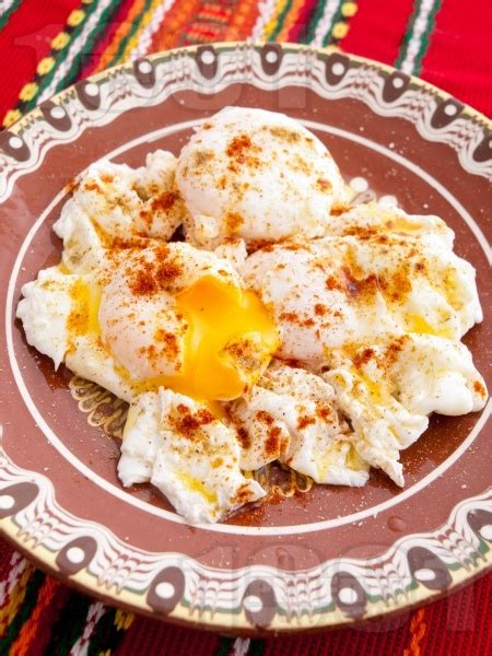 Варени забулени яйца поширани