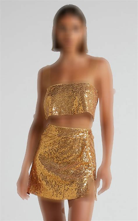 با این ۴۶ مدل لباس مجلسی دو تیکه پولکی زنانه جدید ۱۴۰۲ توی هر مجلسی همه