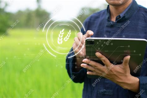 Intelligent Agricultural Technology Controlled And Directed Through Wireless Networks 이미지