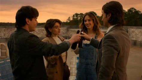 The Fate Of Robin And Vickies Relationship In Stranger Things Explained