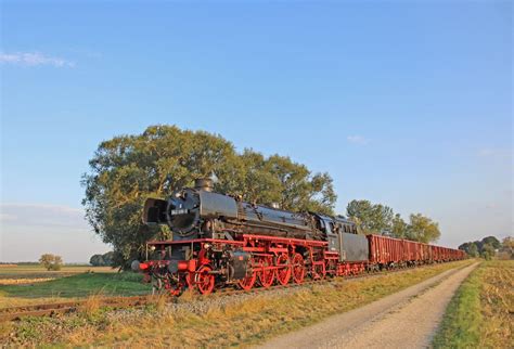 시골을 여행하는 빈티지 증기 기관차 · 무료 스톡 사진