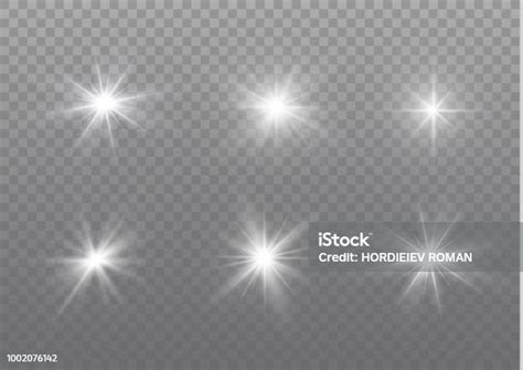 화이트 불꽃 반짝 특별 한 조명 효과 투명 한 배경 벡터 반짝입니다 크리스마스 추상 패턴입니다 스파클링 마술 먼지 입자 개성 개념에 대한 스톡 벡터 아트 및 기타 이미지