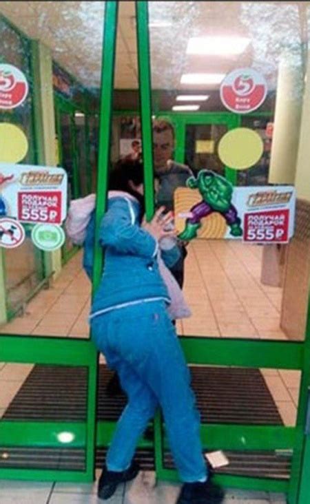Girl Got Stuck When Robbed A Store In Russia 2 Pics