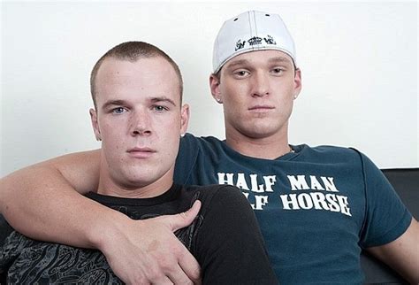 Smoth Jungs Haben Oral Und Anal Spaß Im Wohnzimmer Porno Bilder Sex