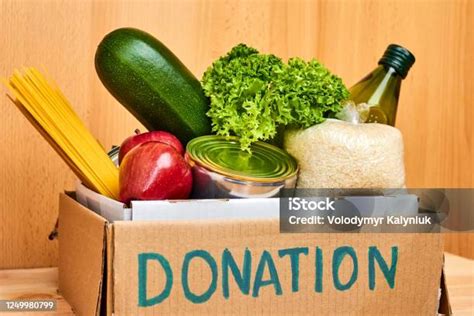다양한 음식 야채 과일 시리얼 오일 및 통조림 식품으로 기부판 상자 자선 또는 배달 개념 개체 그룹에 대한 스톡 사진 및 기타 이미지 Istock