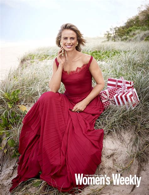 Sylvia Jeffreys Stuns In A Flowing Gown For Aww Daily Mail Online