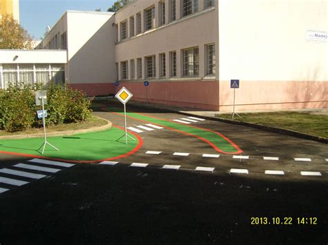 Учебна площадка за безопасност на движението ДГ 53 Дядовата ръкавичка София Банишора